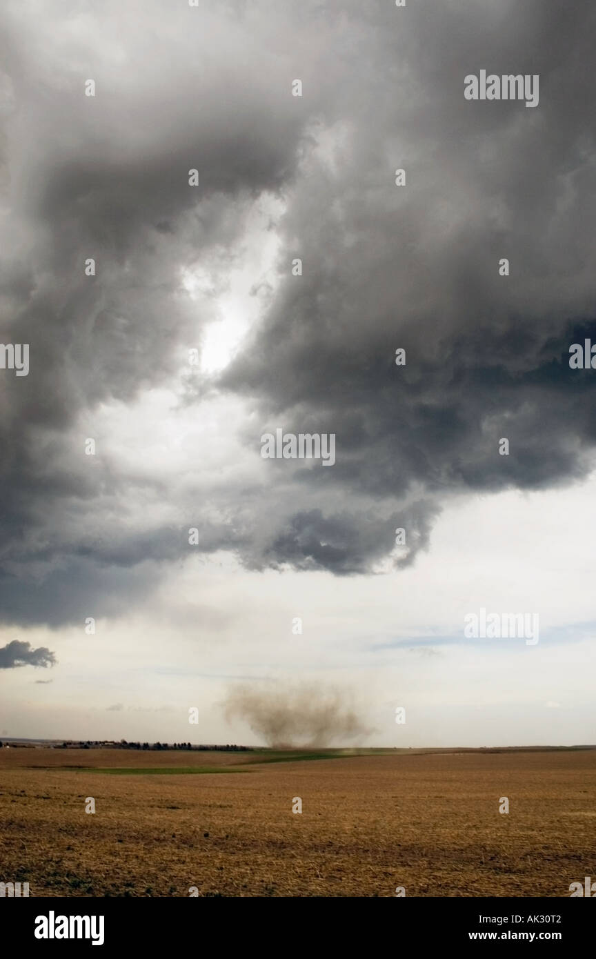 Staub tornado -Fotos und -Bildmaterial in hoher Auflösung – Alamy