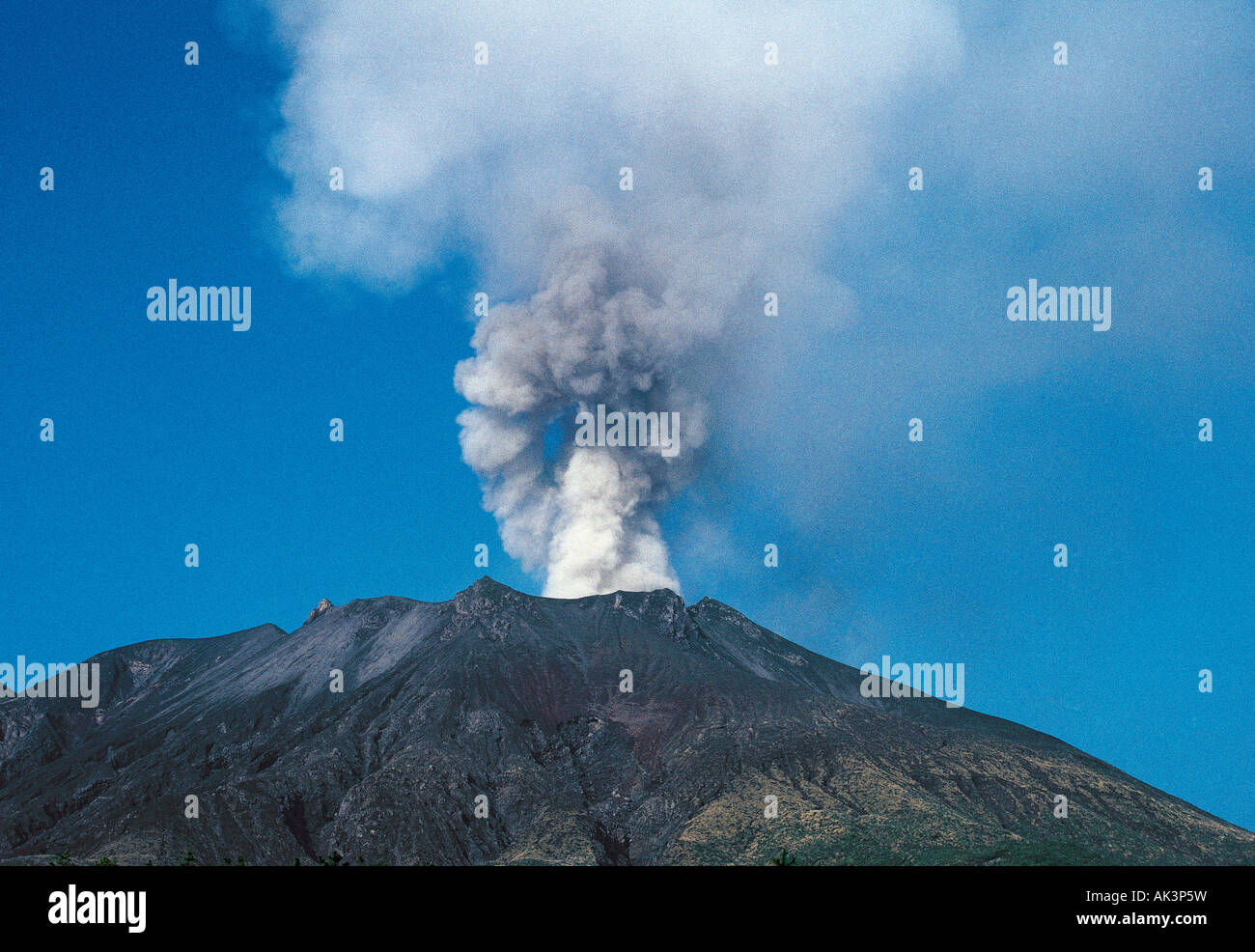 Sakurajima eruption -Fotos und -Bildmaterial in hoher Auflösung – Alamy