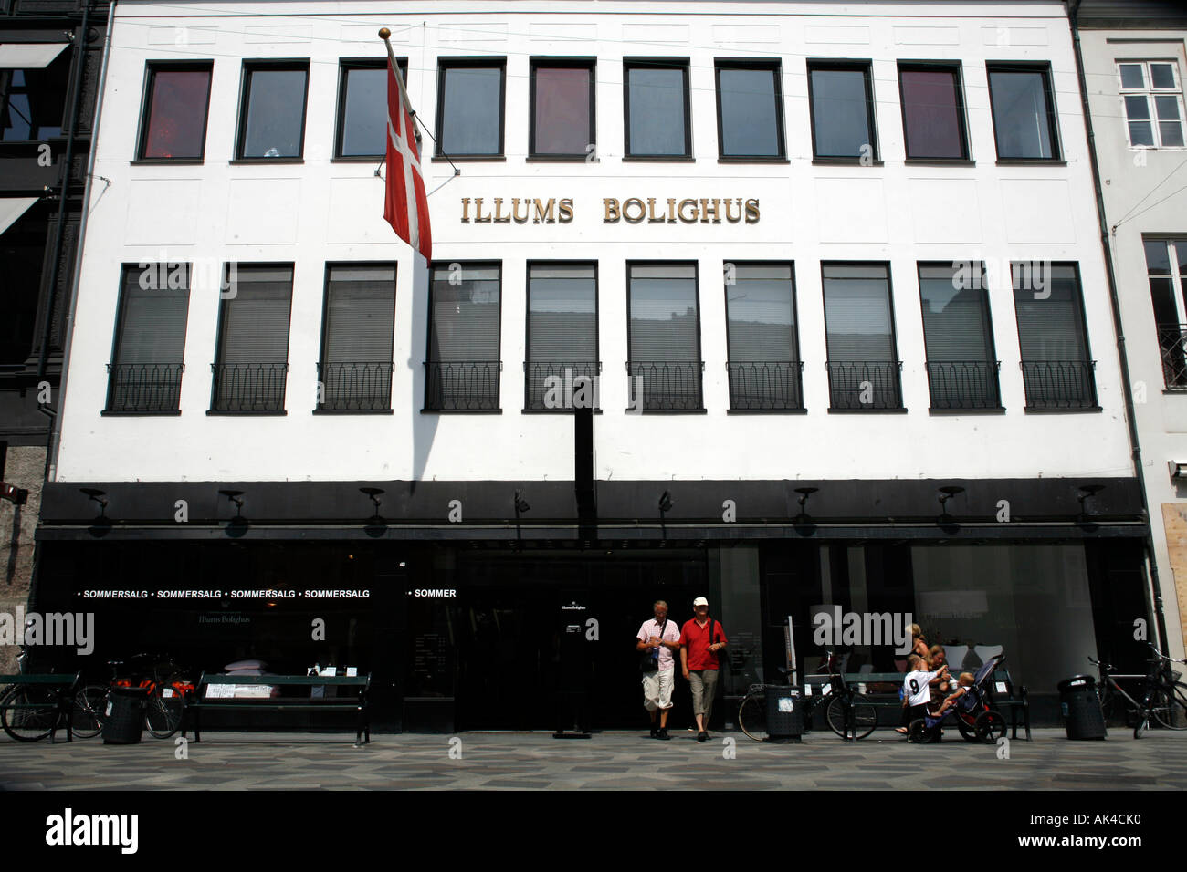 Illum kaufhaus -Fotos und -Bildmaterial in hoher Auflösung – Alamy