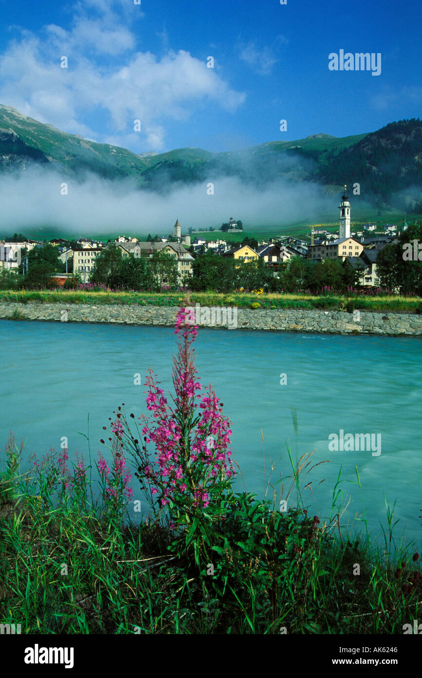 Schweiz, Engadin, Samedan und dem Inn Stockfotografie - Alamy