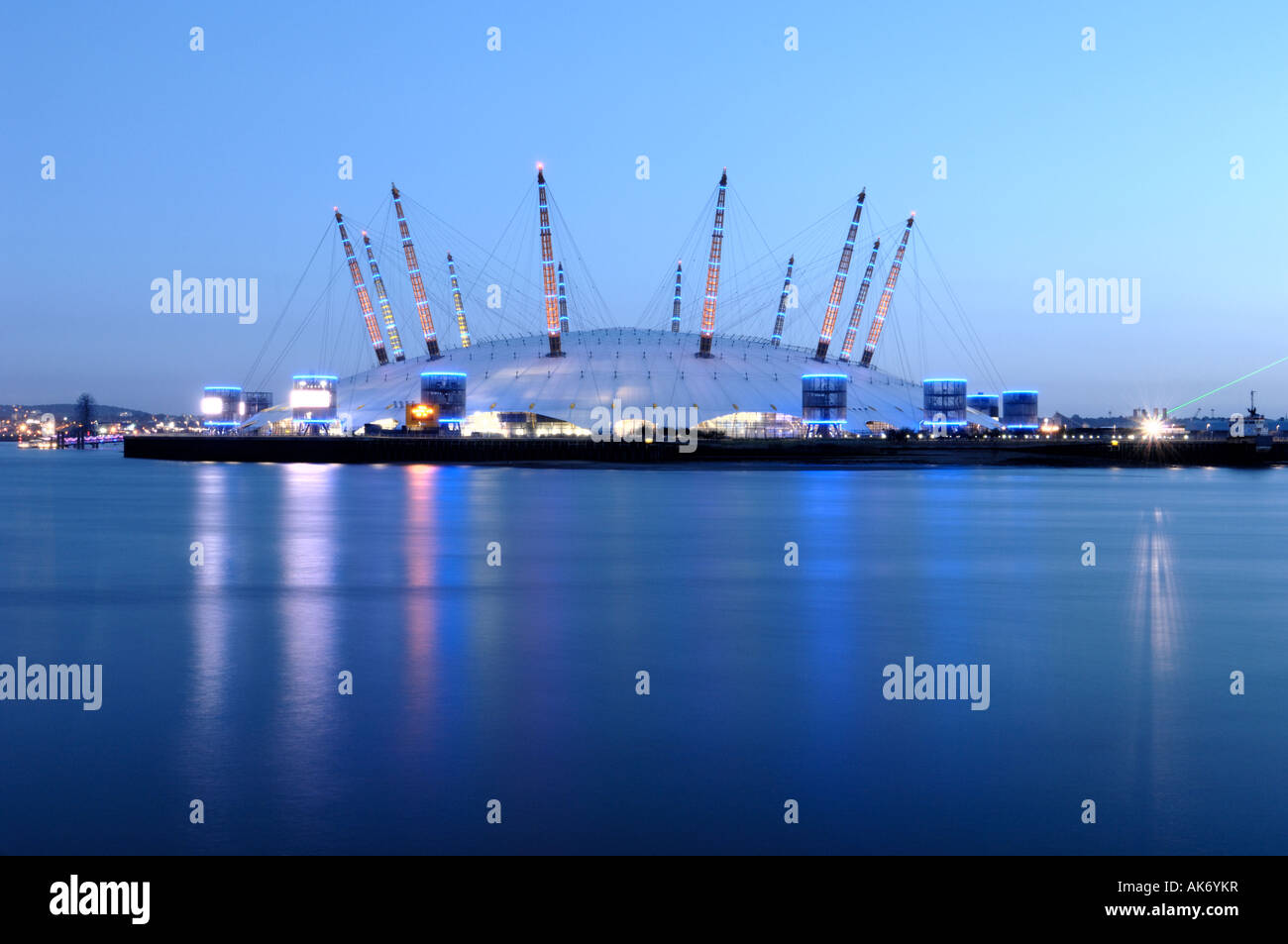 O2 arena millenium dome -Fotos und -Bildmaterial in hoher Auflösung – Alamy