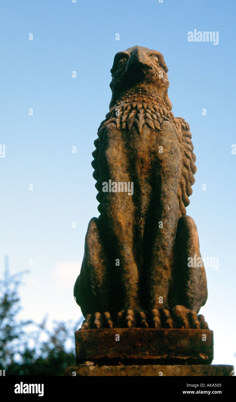 Greif statue -Fotos und -Bildmaterial in hoher Auflösung – Alamy