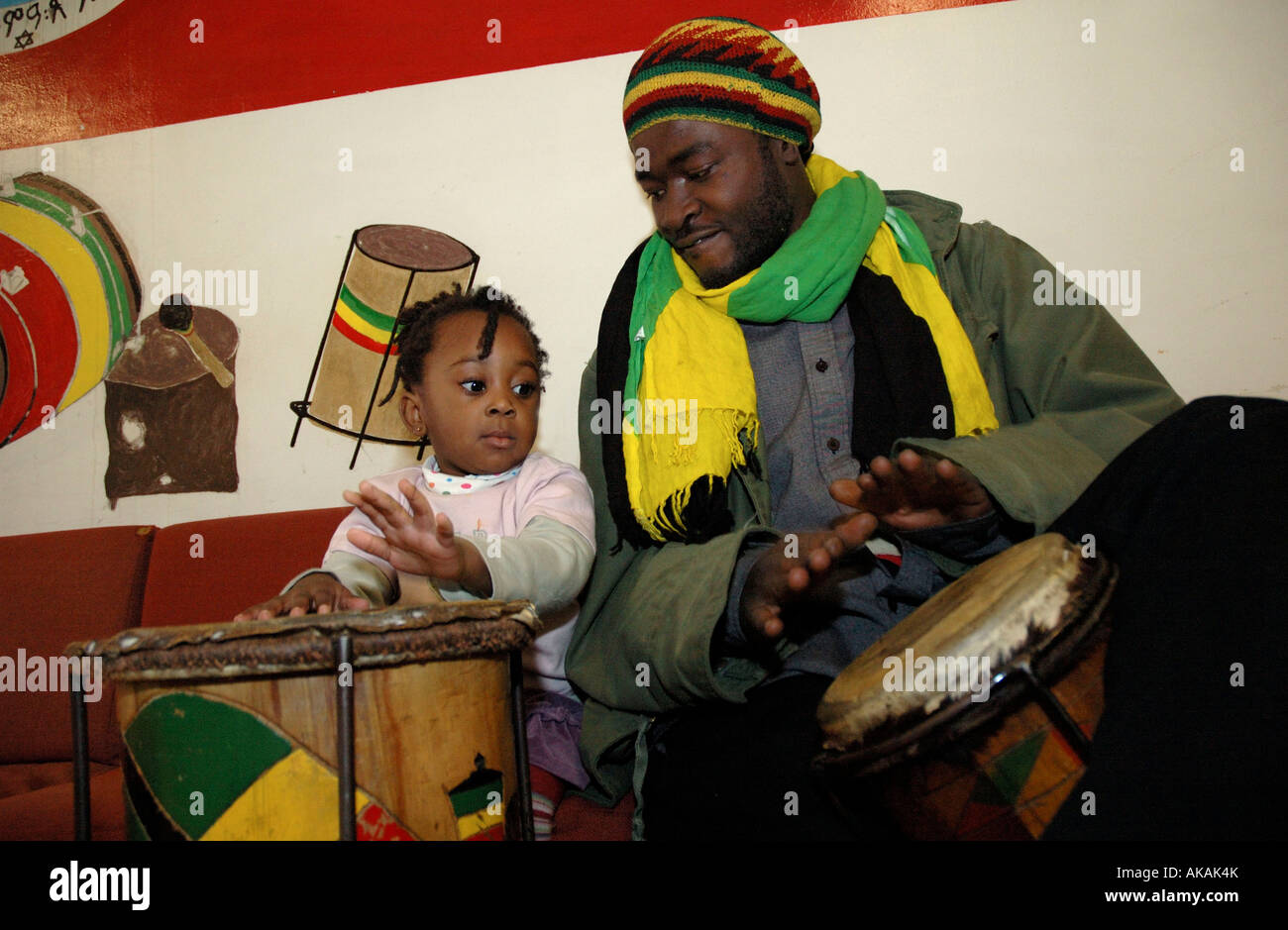 Rastafari trommel -Fotos und -Bildmaterial in hoher Auflösung – Alamy