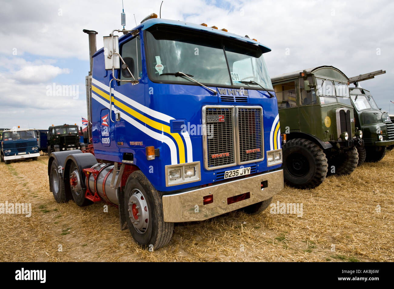 1984 White Road Boss 3-Artic Achsaggregat, Reg-Nr. B235 JVY, an die ...