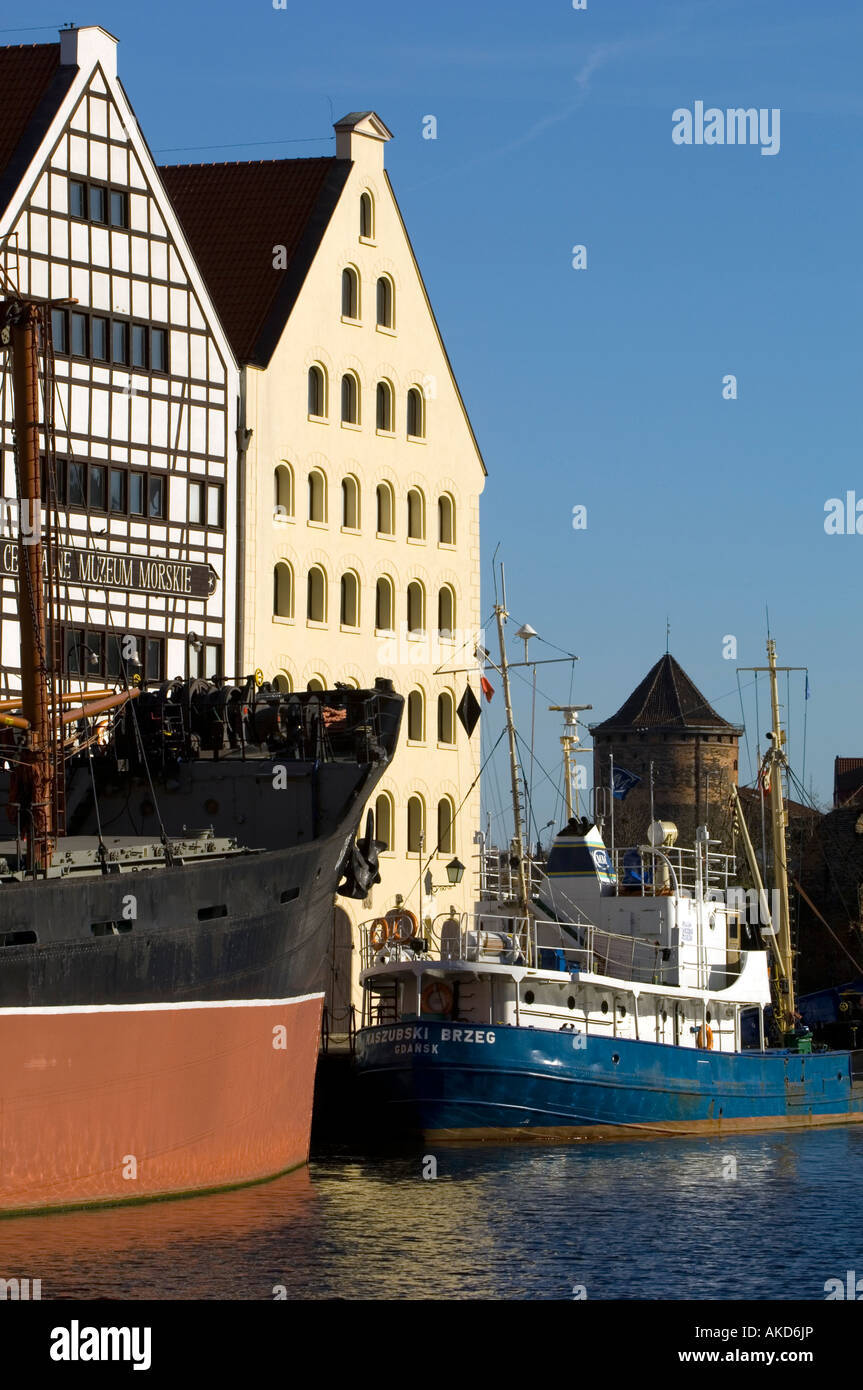 Museumsschiff SS Soldek und Maritime Museum von Mottlau Canal Danzig ...