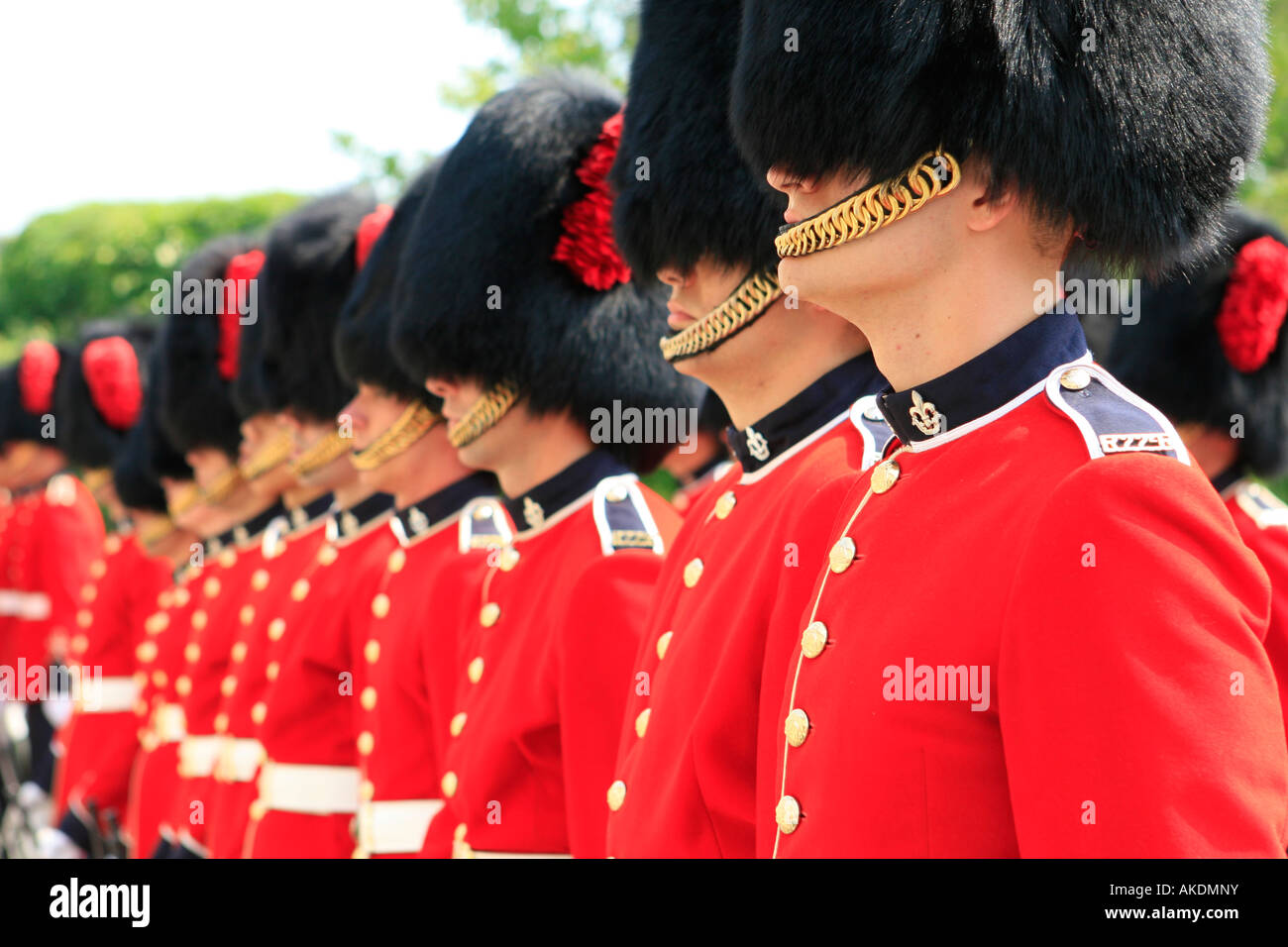Das Royal 22e Regiment marschiert in die Citadelle von Quebec auf die ...