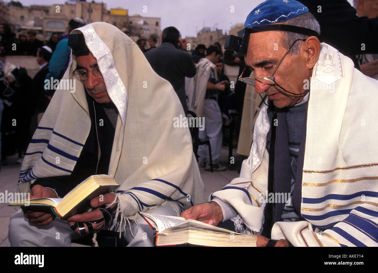 Reading jewish torah bar mitzvah -Fotos und -Bildmaterial in hoher ...