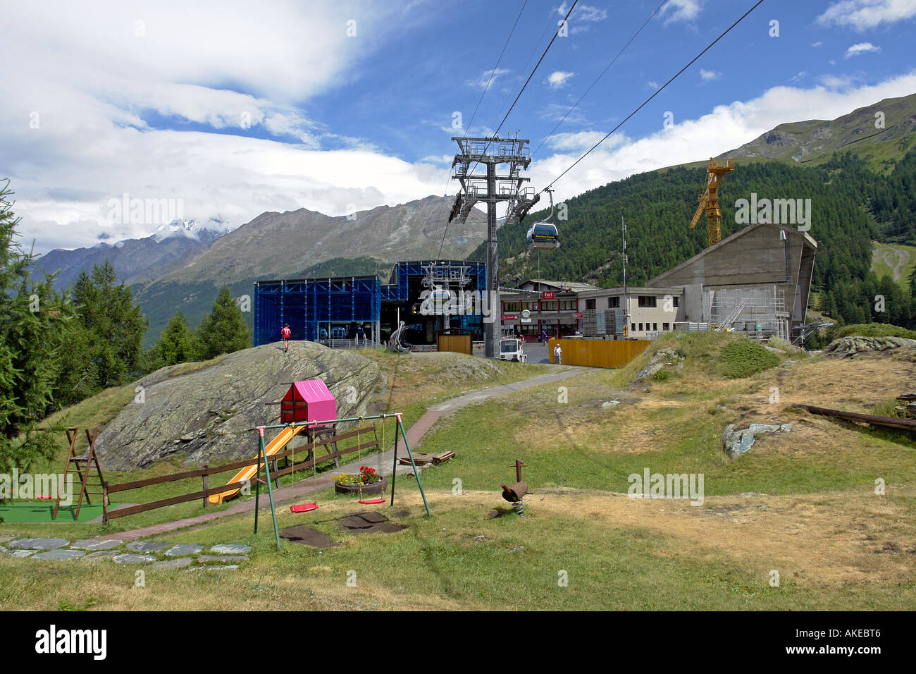 Die neue Seilbahn-Installationen auf Furi oberhalb von Zermatt ...