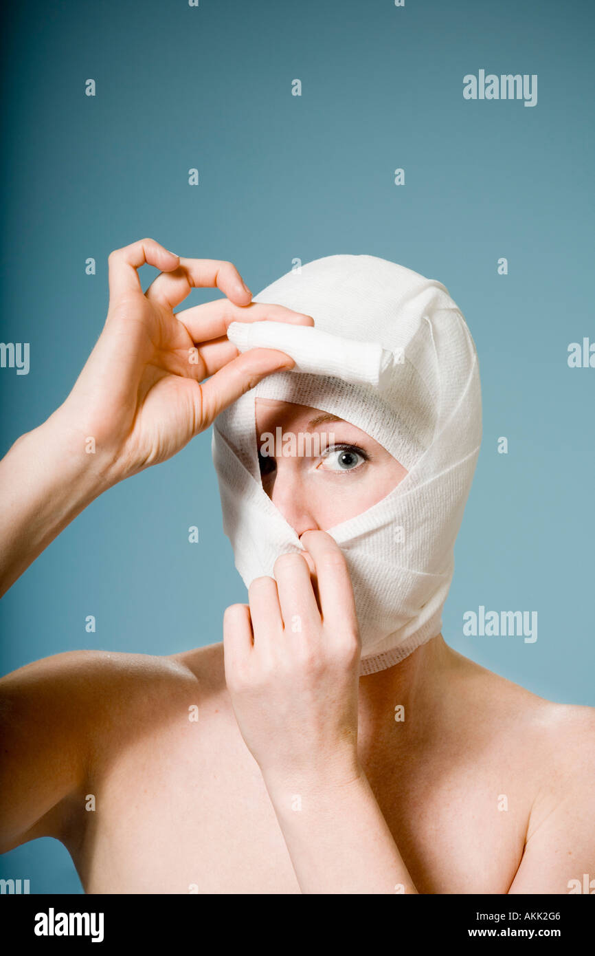 Woman head wrapped in bandage -Fotos und -Bildmaterial in hoher ...