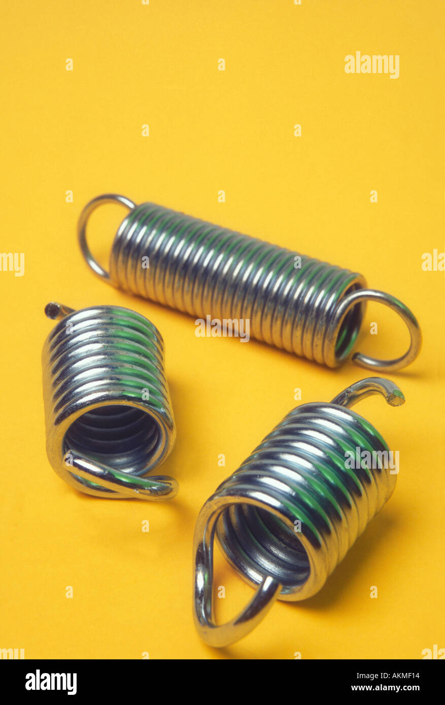 Drei spiralfedern -Fotos und -Bildmaterial in hoher Auflösung – Alamy