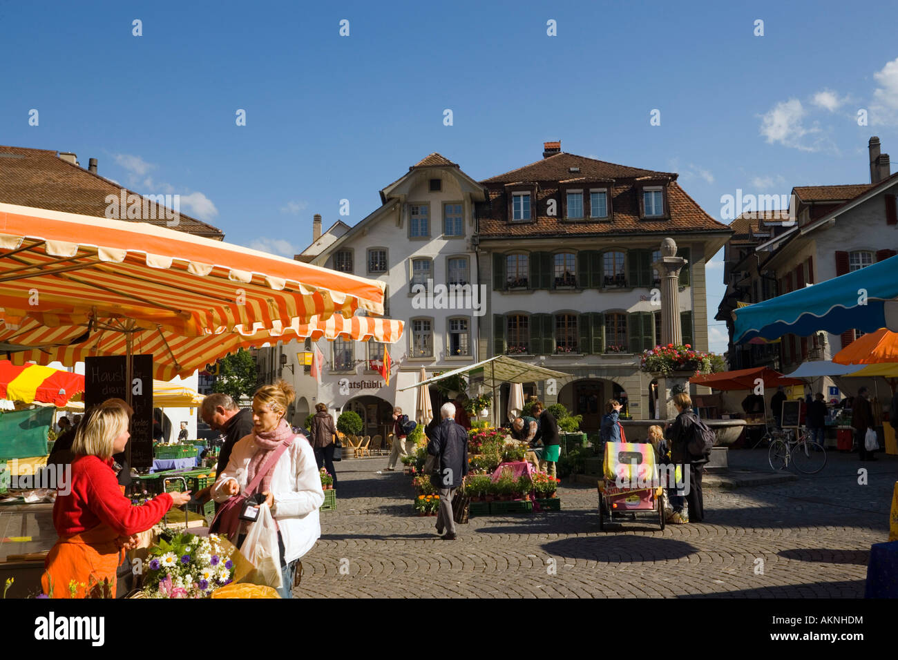 Marktplatz mit brunnen und rathaus -Fotos und -Bildmaterial in hoher ...