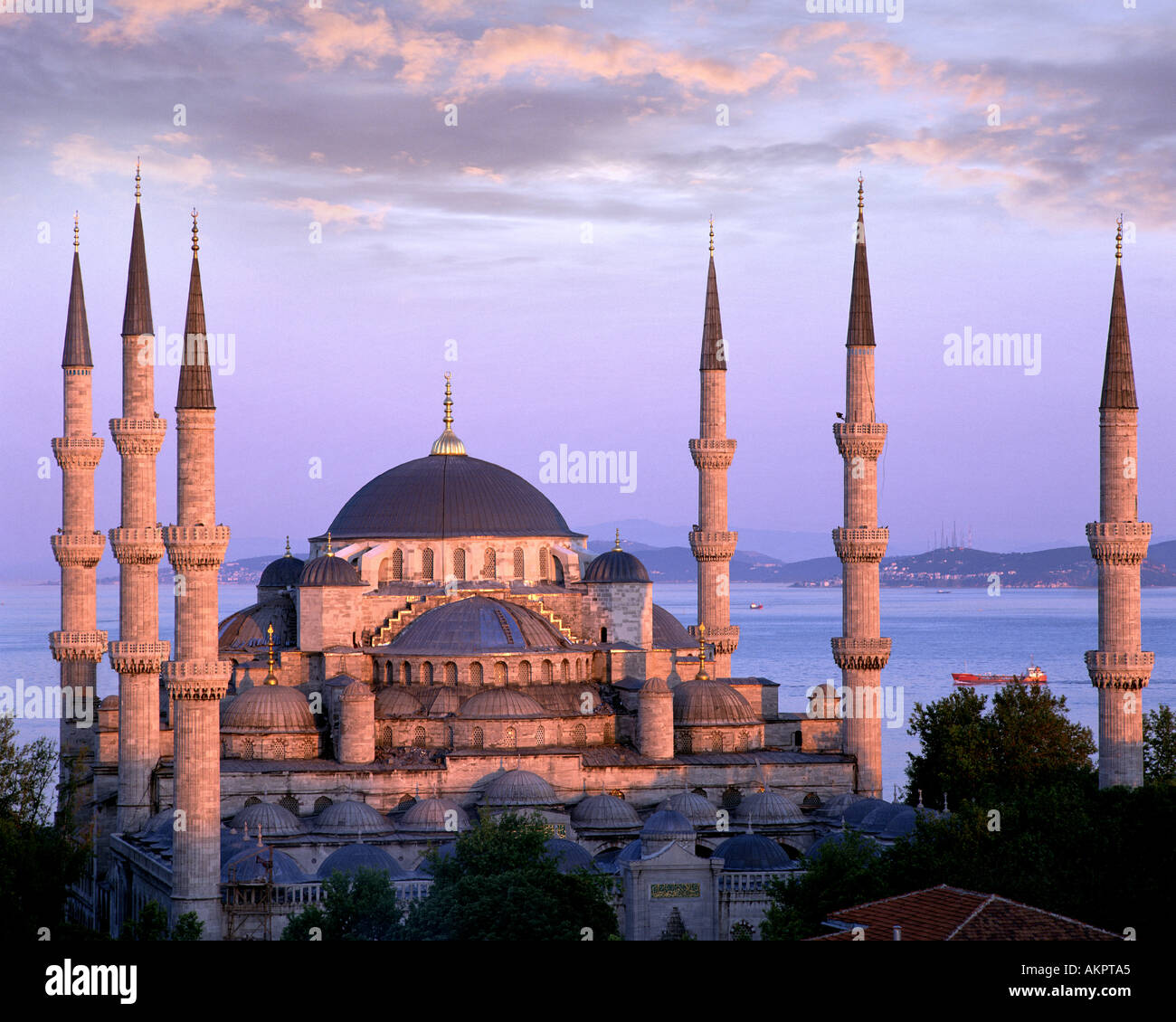 Moschee und minar symbol -Fotos und -Bildmaterial in hoher Auflösung ...