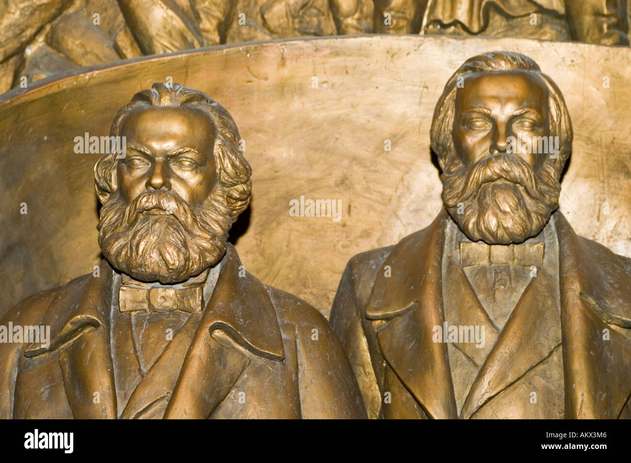 Karl marx und friedrich engels -Fotos und -Bildmaterial in hoher ...