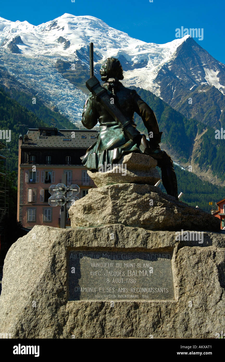 Statue von Michel Gabriel Paccard, Mt Dome du Gouter, Aiguille du ...
