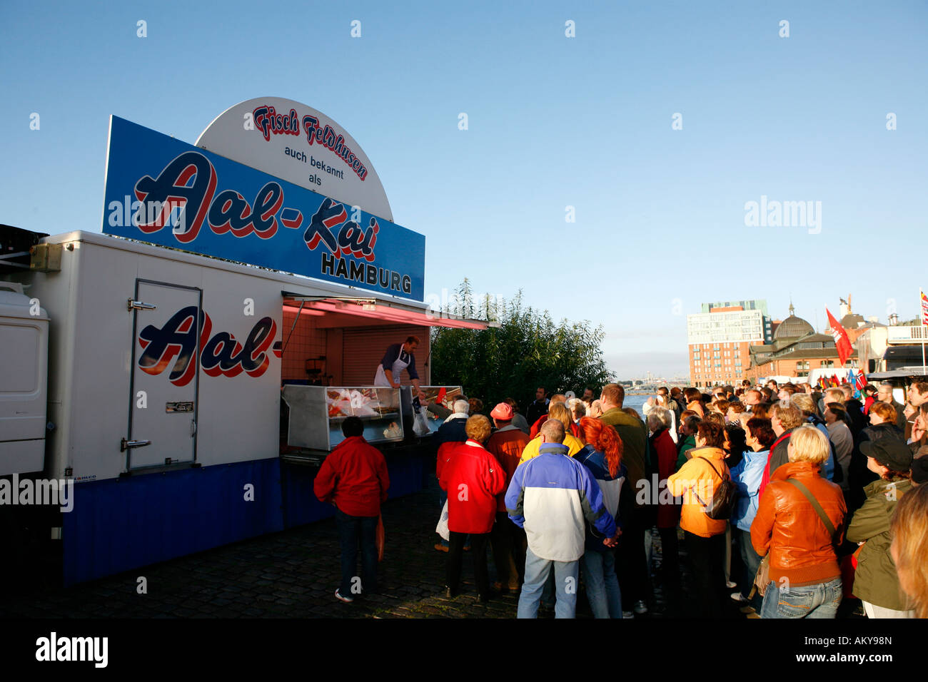 Hamburg fischmarkt verkauf -Fotos und -Bildmaterial in hoher Auflösung ...