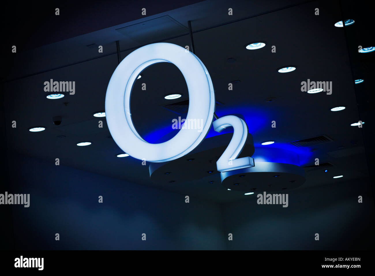 O2 logo -Fotos und -Bildmaterial in hoher Auflösung – Alamy
