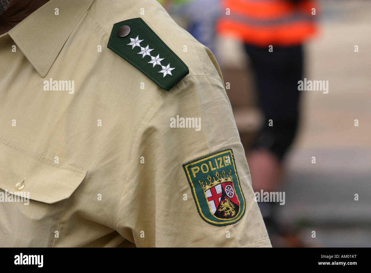 Polizist mit seinem Rang-Abzeichen Stockfotografie - Alamy