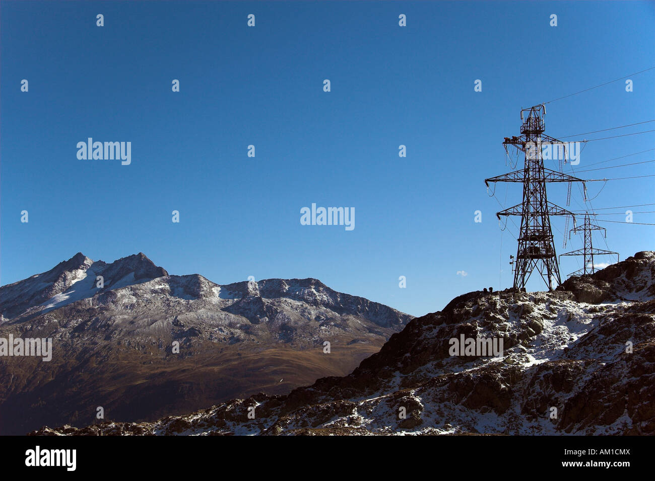 Strommast am Grimselpass, Kanton Uri, Schweiz Stockfotografie - Alamy