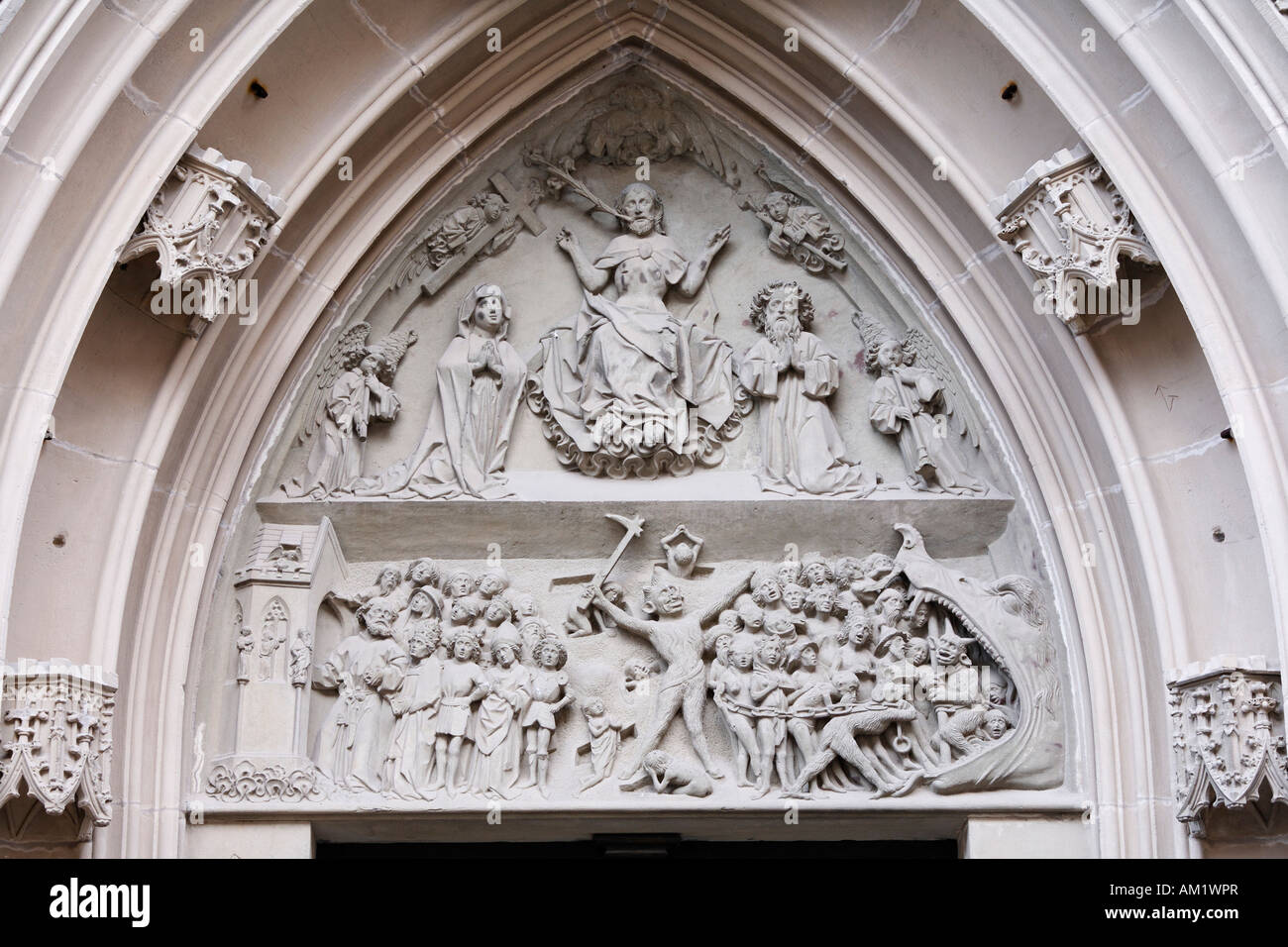 Tympanon der Kirche Maria Himmelfahrt, Bad Koenigshofen, Rhön-Grabfeld ...