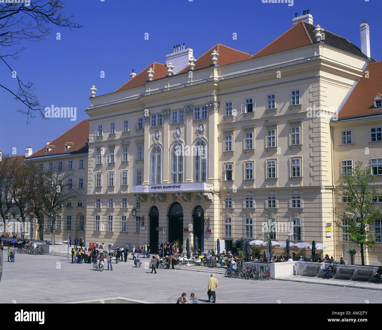 Innenhof museenquartier -Fotos und -Bildmaterial in hoher Auflösung – Alamy