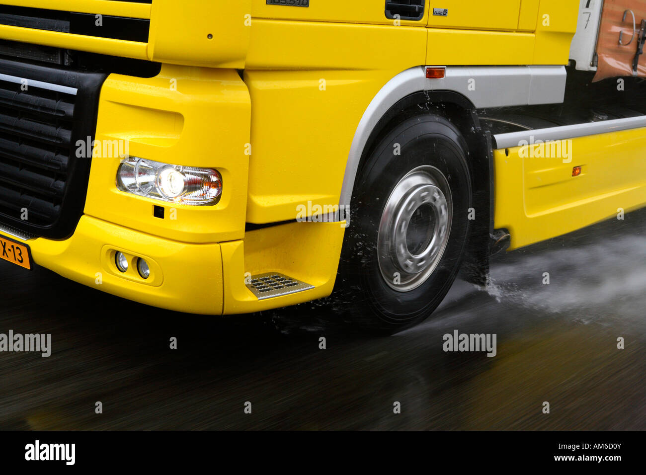 Lorry wheel -Fotos und -Bildmaterial in hoher Auflösung – Alamy