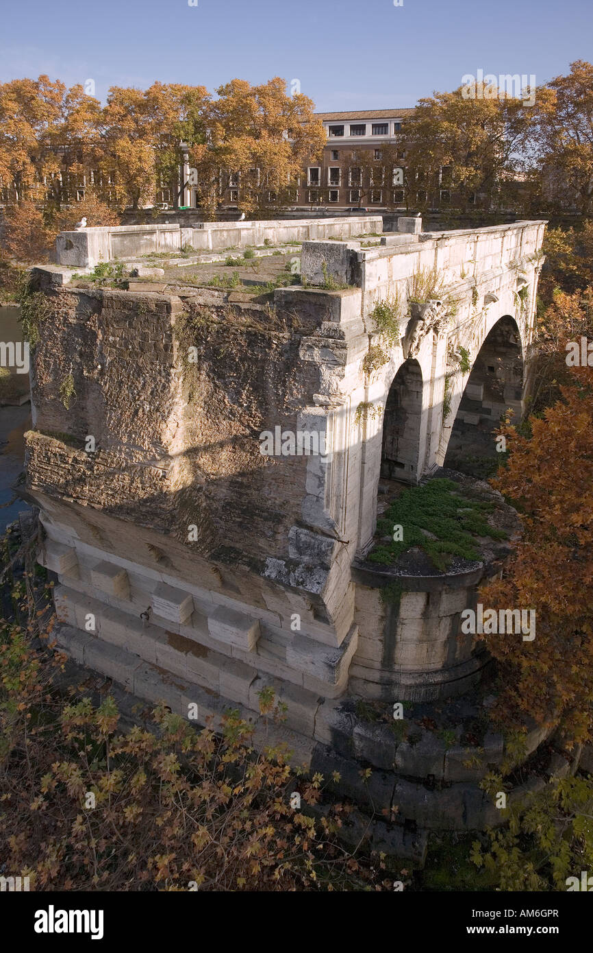 Broken bridge rome -Fotos und -Bildmaterial in hoher Auflösung – Alamy