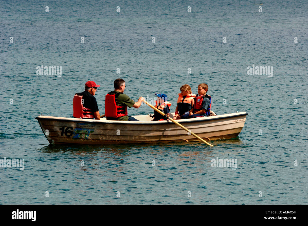 Ruderboot am stausee -Fotos und -Bildmaterial in hoher Auflösung – Alamy