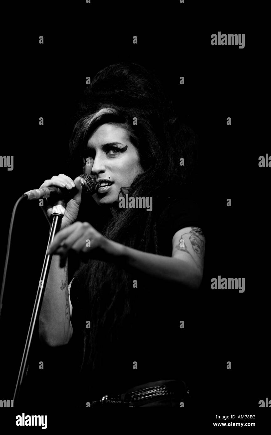 Amy winehouse Schwarzweiß-Stockfotos und -bilder - Alamy