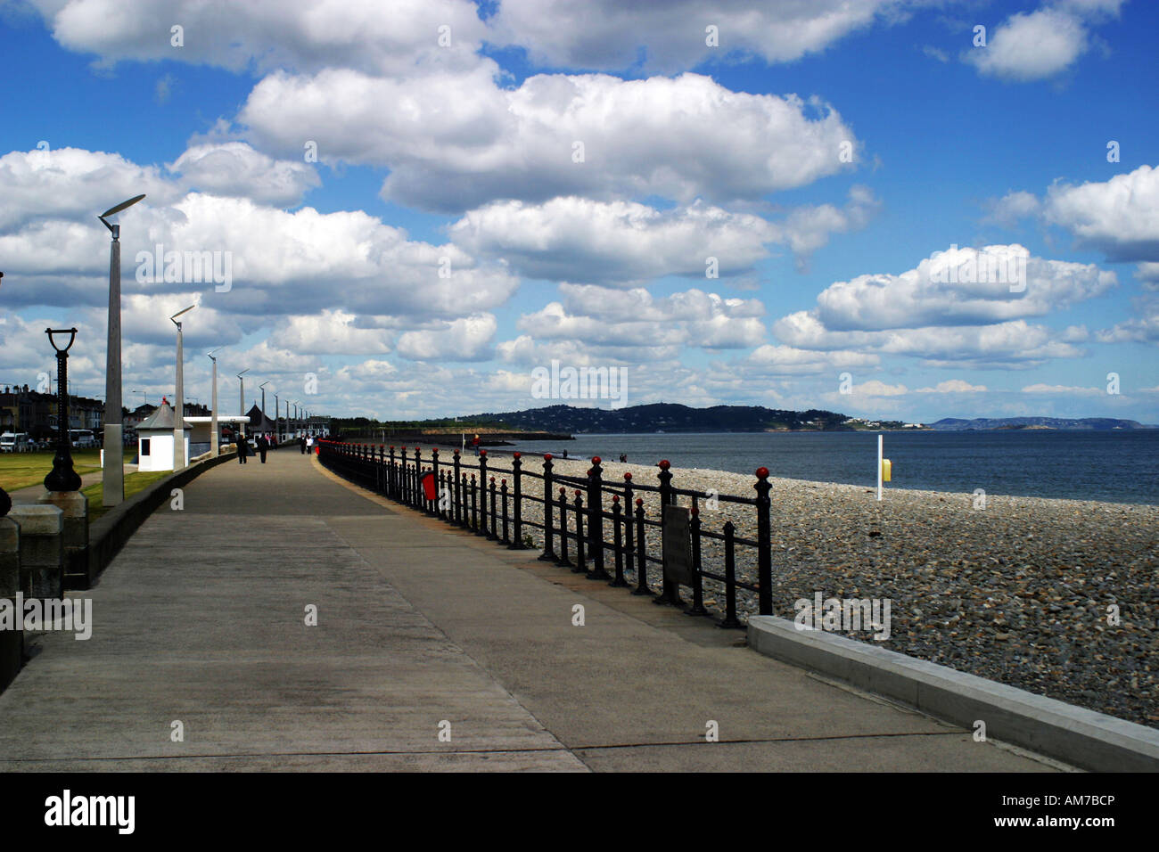 Meeresfront bei bray -Fotos und -Bildmaterial in hoher Auflösung – Alamy