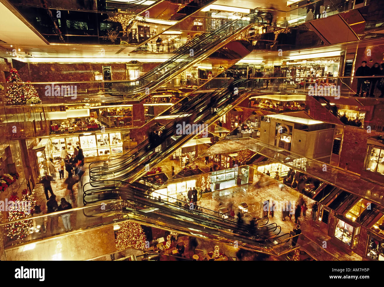Prätentiös Atrium des Trump Tower, New York City, USA Stockfotografie ...