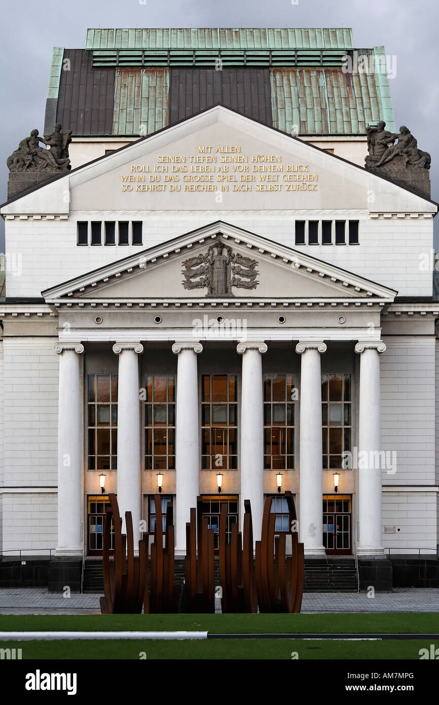 Opernhaus duisburg -Fotos und -Bildmaterial in hoher Auflösung – Alamy