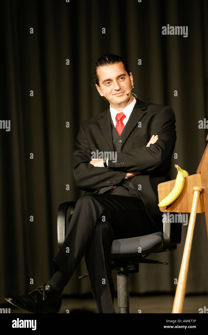 Kabarett artiste männlich -Fotos und -Bildmaterial in hoher Auflösung ...