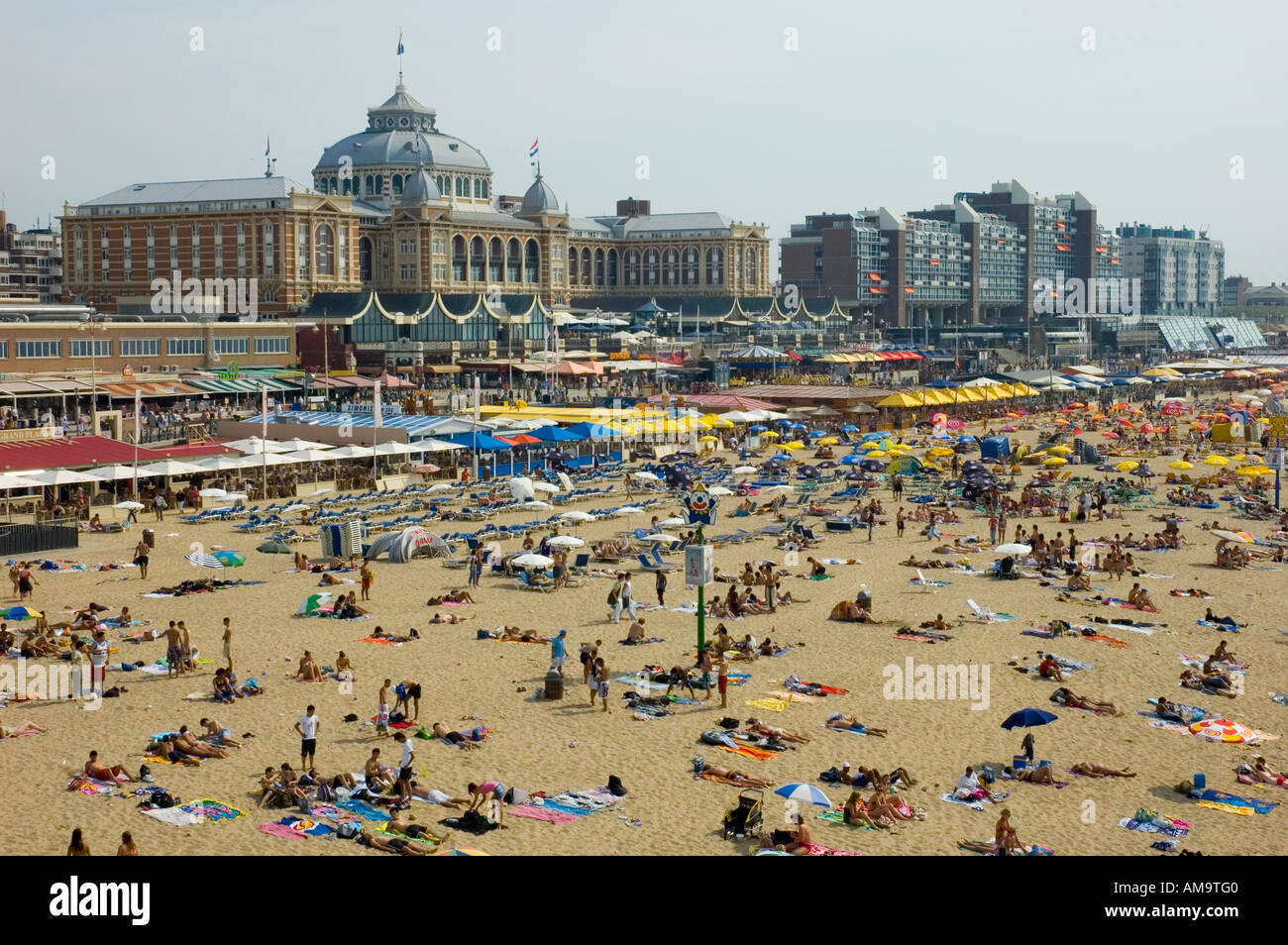 Strand und Kurhaus in Scheveningen, Holland Stockfotografie - Alamy