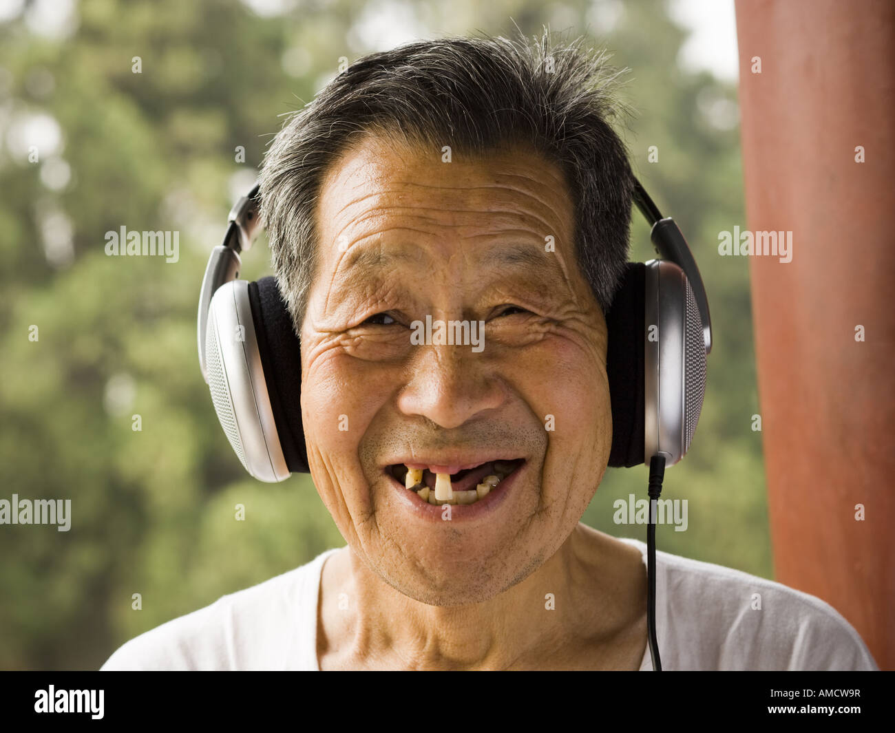 Toothless man smiling -Fotos und -Bildmaterial in hoher Auflösung – Alamy