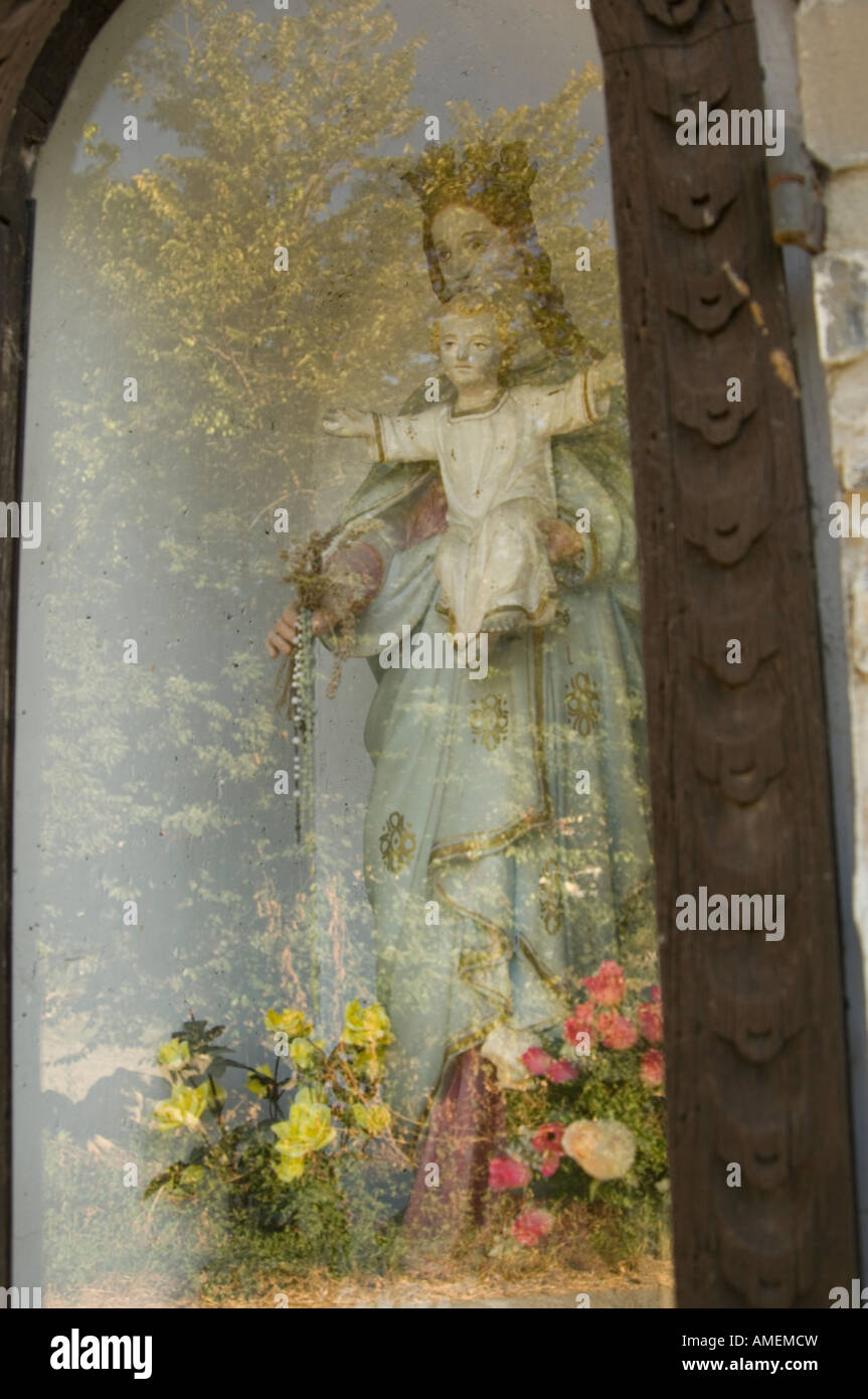 Das jesuskind halten -Fotos und -Bildmaterial in hoher Auflösung – Alamy