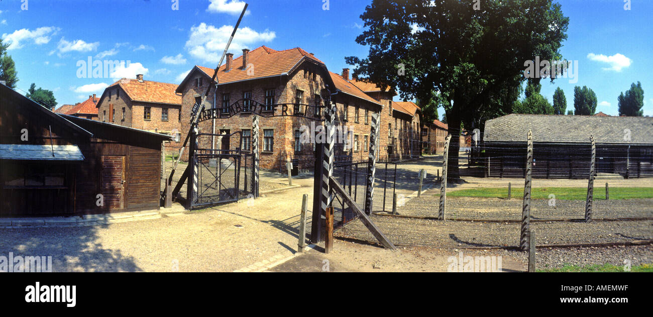 Das Tor mit Motto "Arbeit Macht Frei" Auschwitz-Birkenau Polen ...