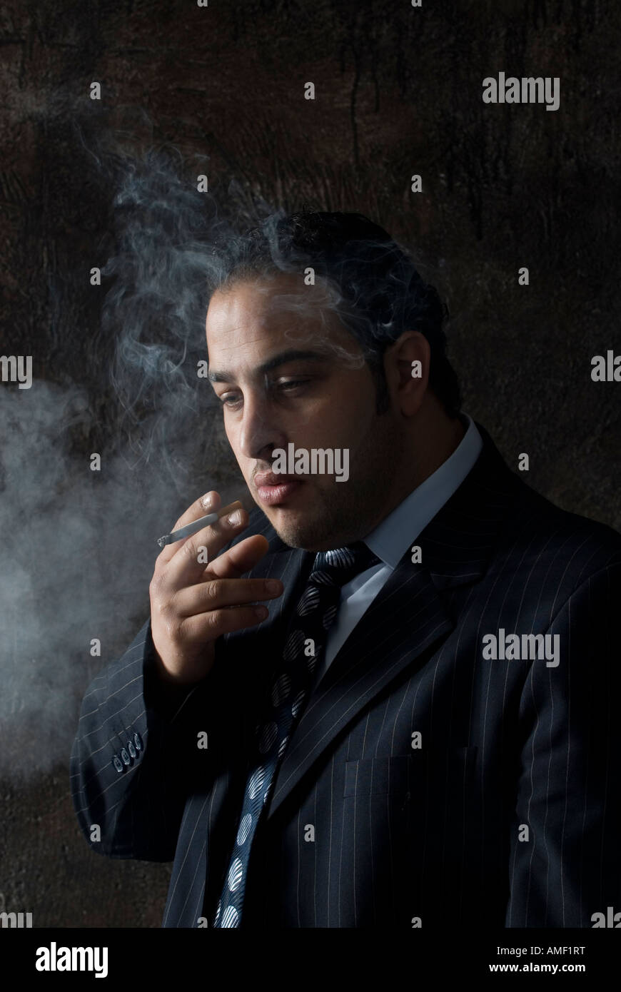 Smoking cigarettes unhappy -Fotos und -Bildmaterial in hoher Auflösung ...