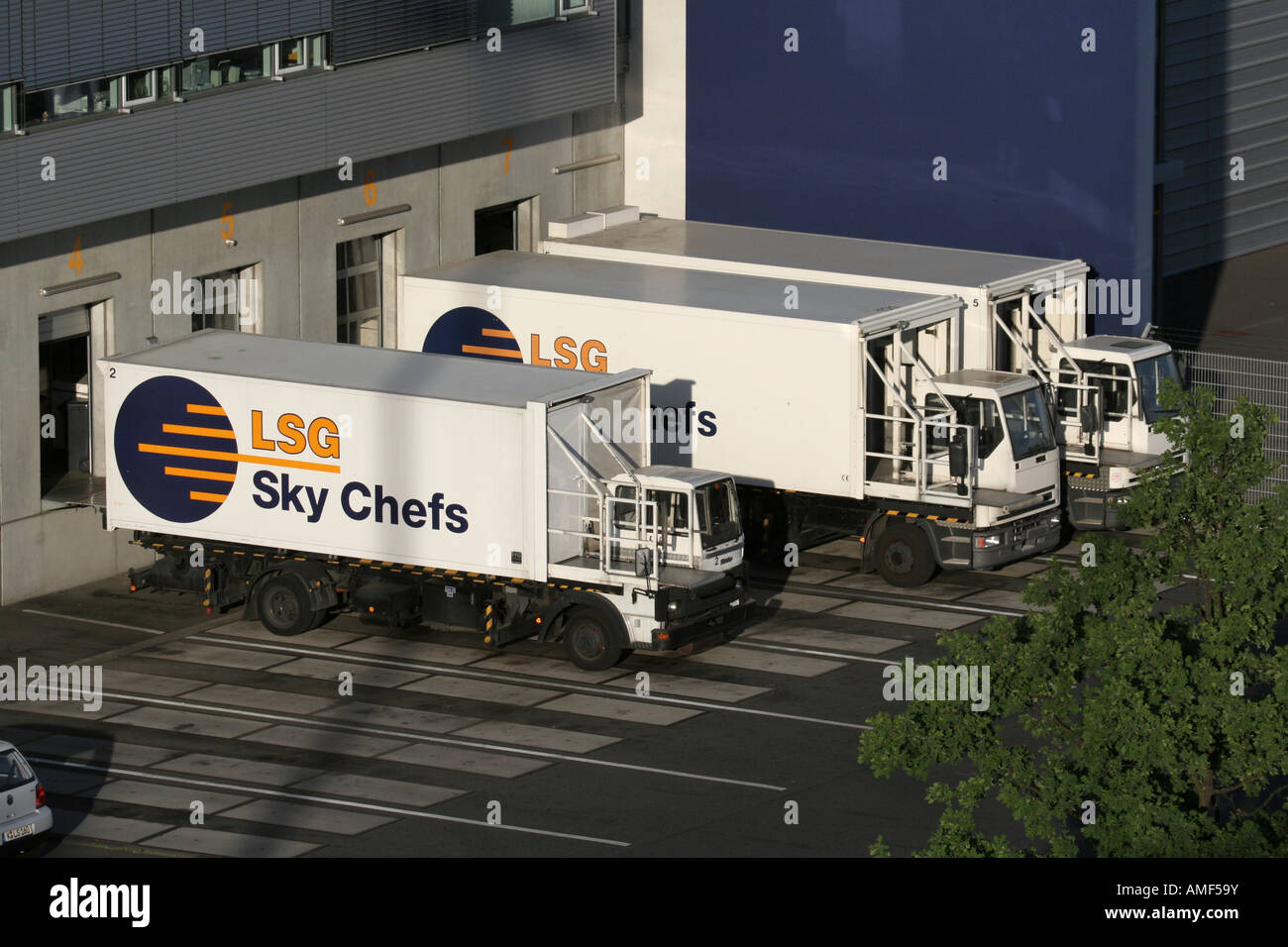 Flugzeug essen lkw -Fotos und -Bildmaterial in hoher Auflösung – Alamy