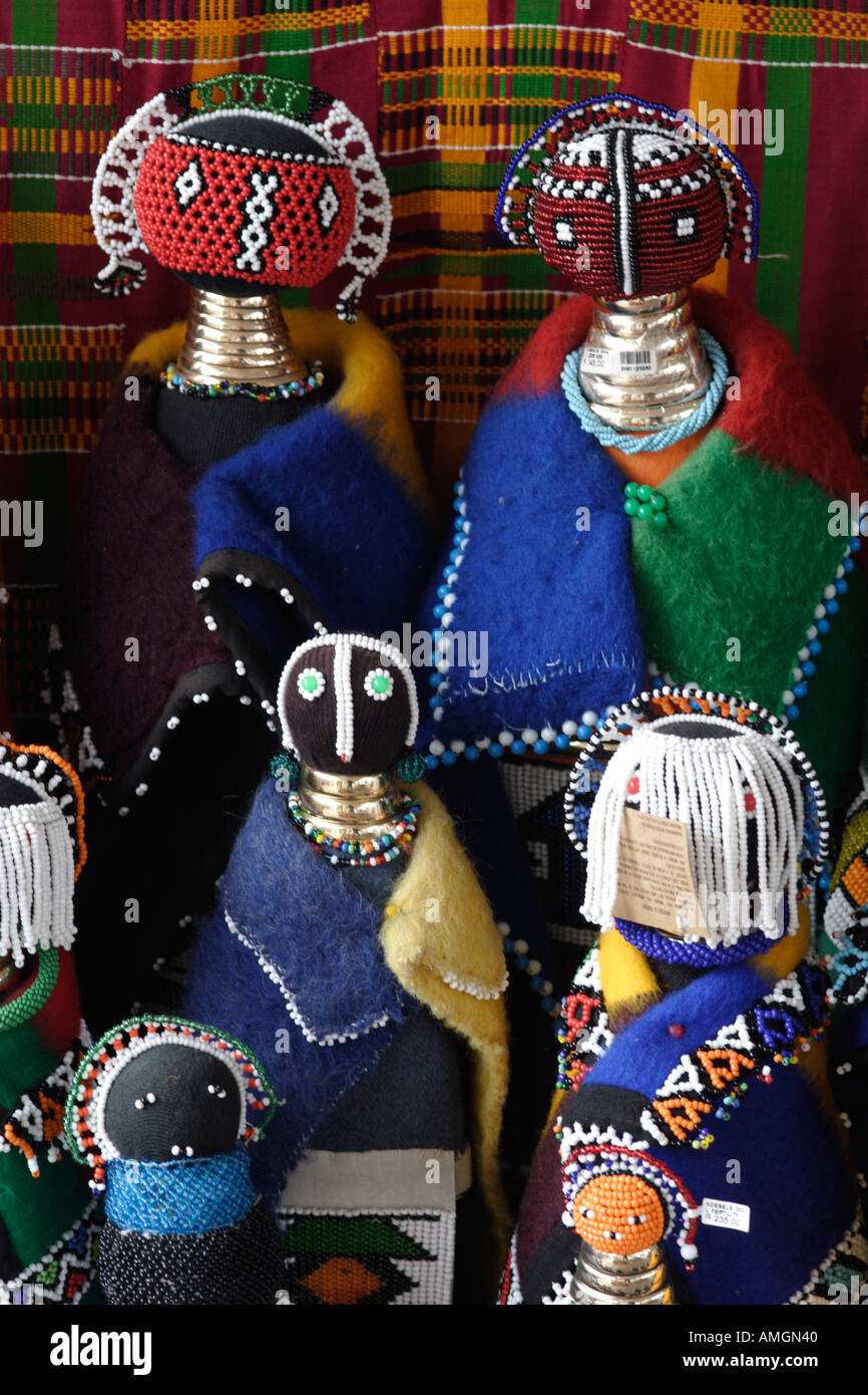 Ndebele perlenarbeiten puppen -Fotos und -Bildmaterial in hoher ...