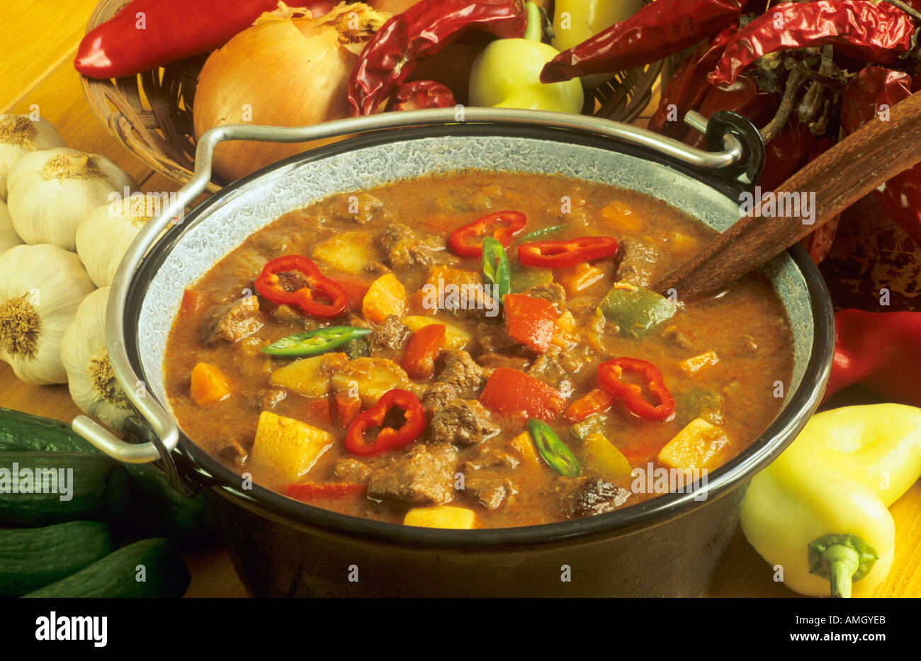 Magyar gulasch -Fotos und -Bildmaterial in hoher Auflösung – Alamy