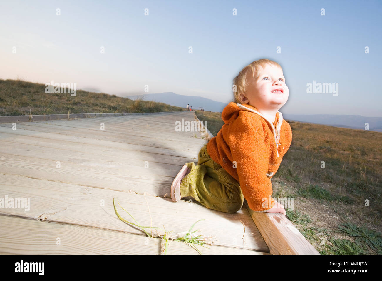 Krabbeln kniend kriechen -Fotos und -Bildmaterial in hoher Auflösung – Alamy
