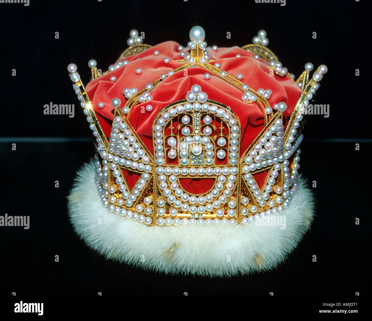 Internationale mikimoto krone verpassen -Fotos und -Bildmaterial in ...