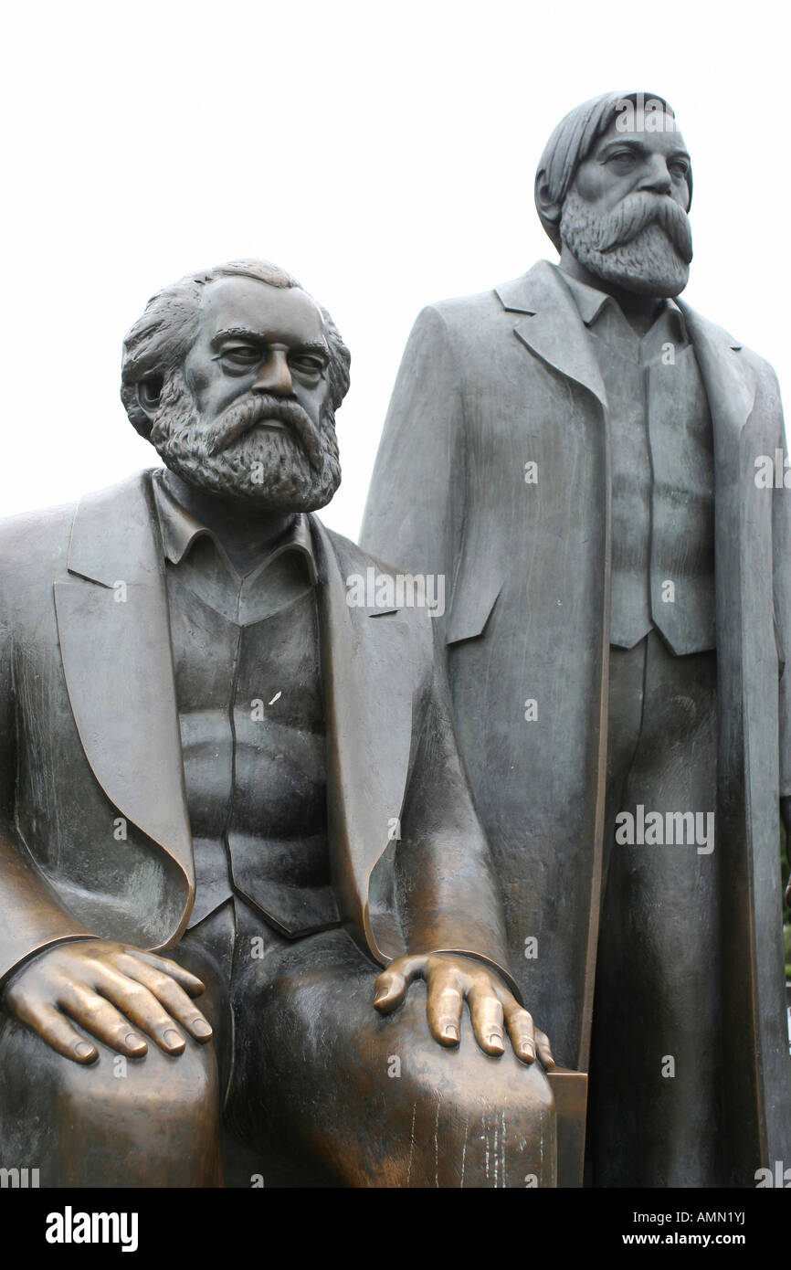 Statue von Karl Marx und Friedrich Engels, Berlin, Deutschland ...