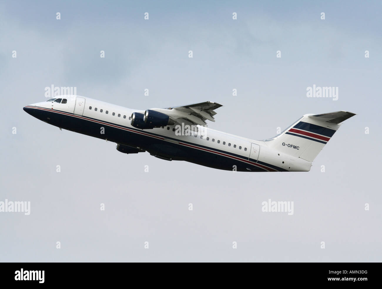 Avro rj100 rj 100 flugzeuge -Fotos und -Bildmaterial in hoher Auflösung ...