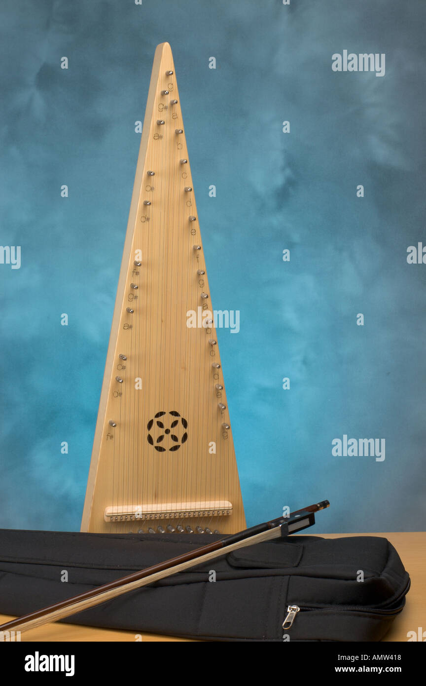 Bowed instrument -Fotos und -Bildmaterial in hoher Auflösung – Alamy