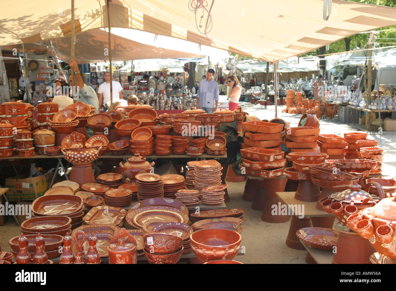 Pottery market barcelos -Fotos und -Bildmaterial in hoher Auflösung – Alamy