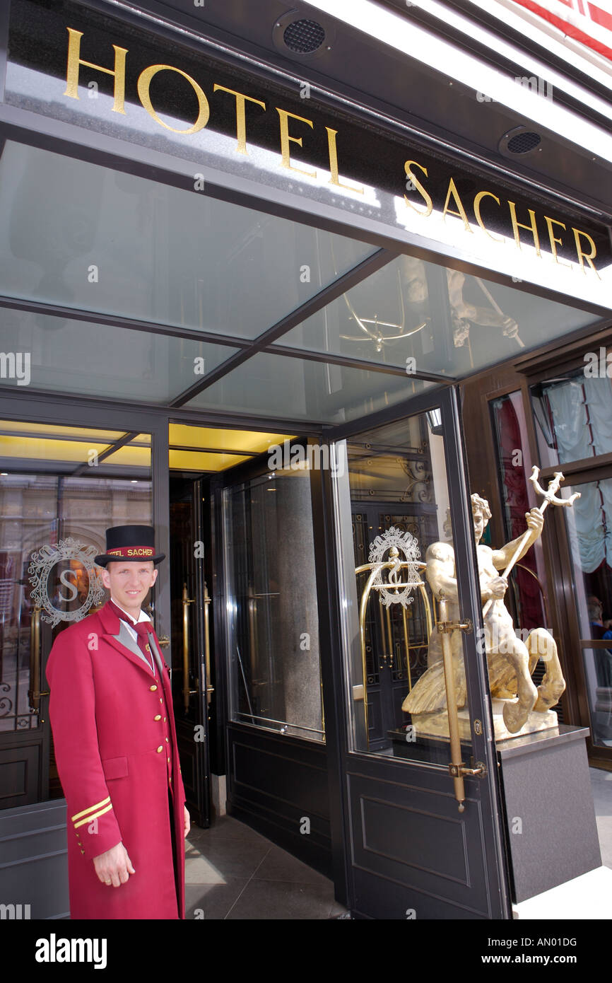 Doorway vienna -Fotos und -Bildmaterial in hoher Auflösung – Alamy