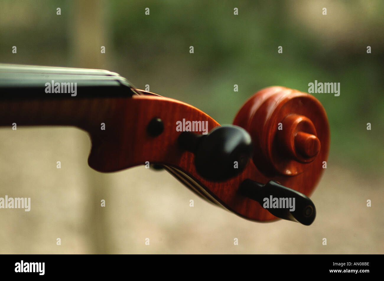 Geige violine -Fotos und -Bildmaterial in hoher Auflösung – Alamy