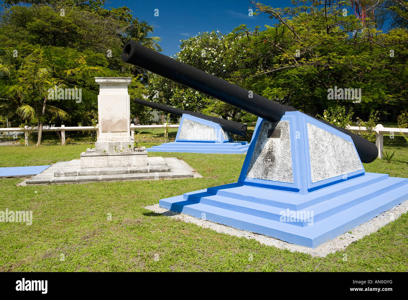 Malediven Addu Atoll Gan Kriegerdenkmal am ehemaligen RAF und ...