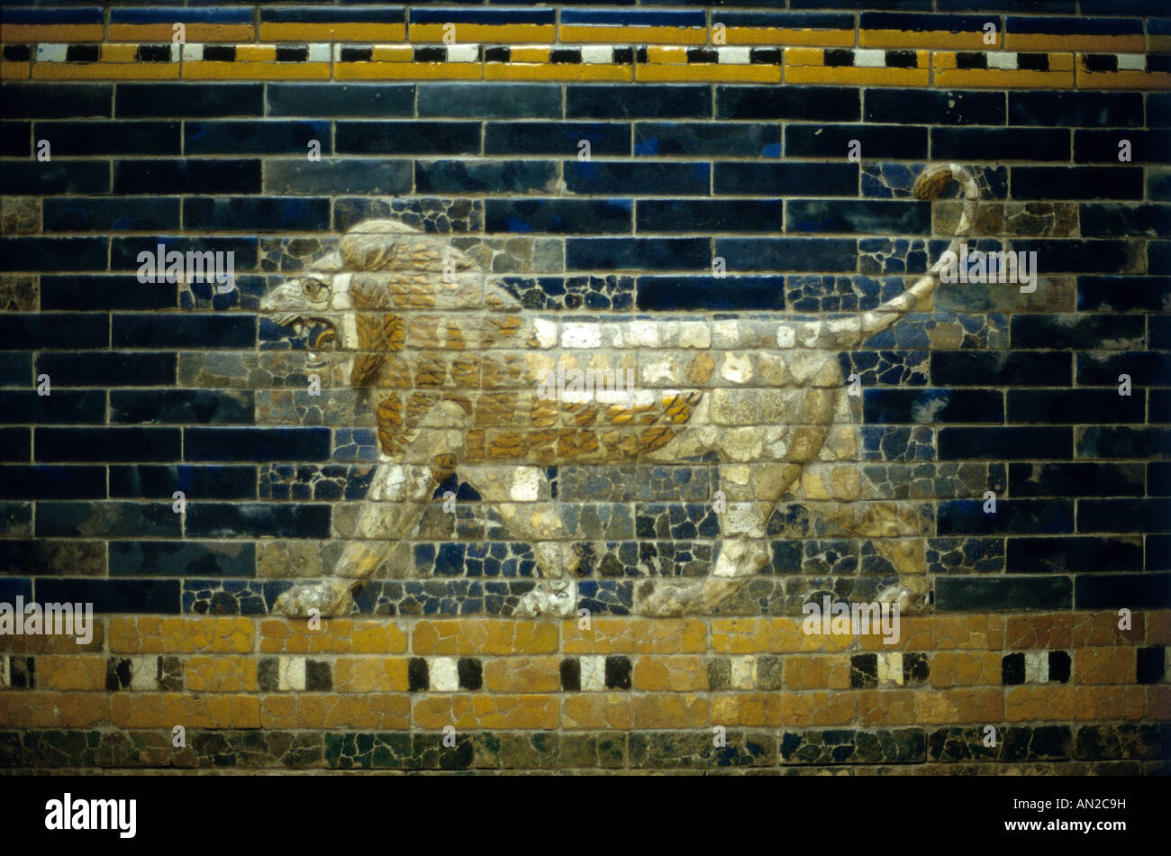 Ishtar gate lion -Fotos und -Bildmaterial in hoher Auflösung – Alamy